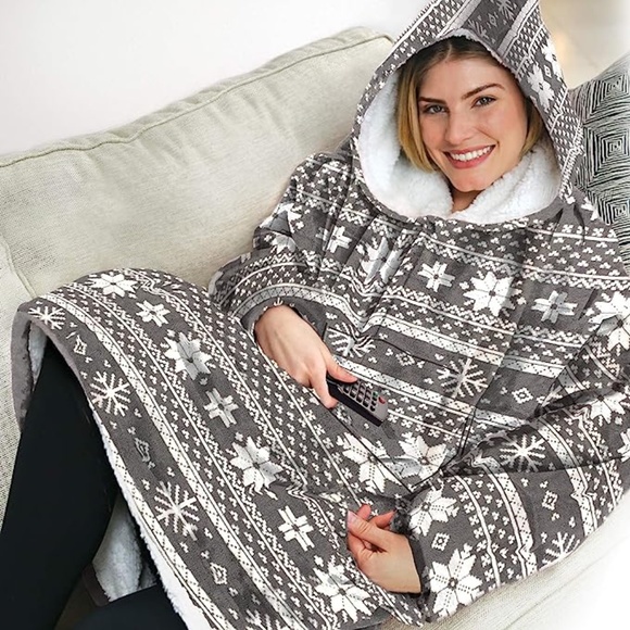 Huggle | Sweaters | Fuzzy Oversized Huggle Hoodie | Poshmark